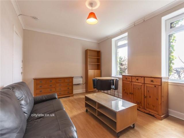 West Pilton Avenue, Edinburgh