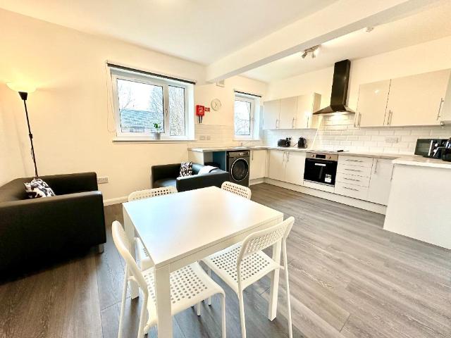 West Pilton Gardens, Pilton. 4 bed flat to rent £2,400 pcm £554 pw