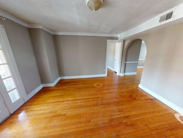West Plaza Villa 1Bed+1BA Spacious Refurbished Har