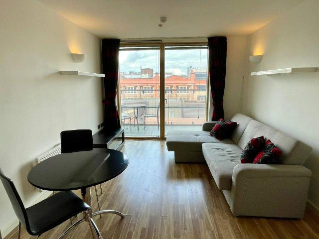 West Point, Wellington Street, Leeds LS1, 2 bed flat to rent, £1,250 pcm | PrimeLocation