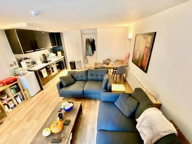 West Point, Wellington Street, 2 Bedroom Flat
