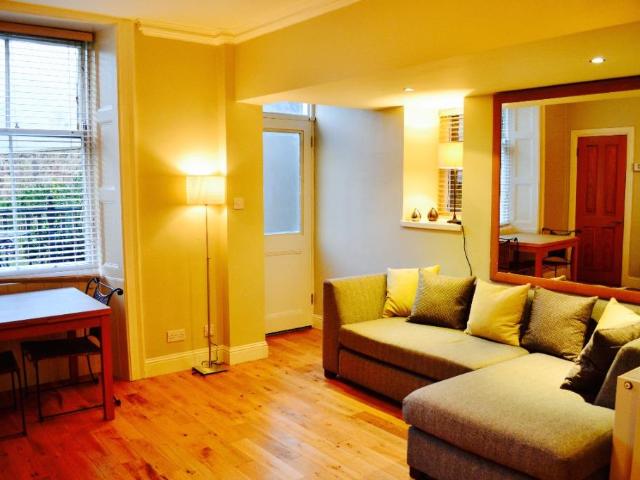 West Preston Street, Newington. 1 bed flat to rent £1,225 pcm £283 pw