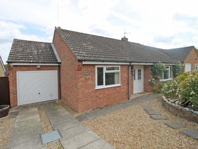West Runton 3 bed detached bungalow to rent £1,395 pcm £322 pw