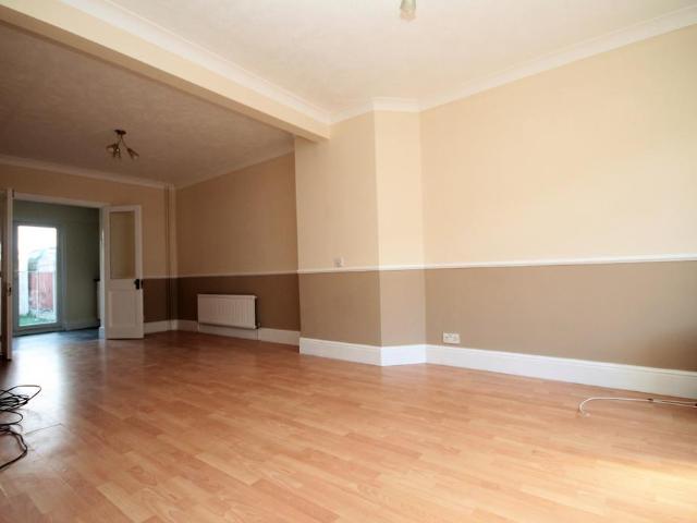 West Road, Romford RM7 4 bed terraced house to rent £2,150 pcm £496 pw