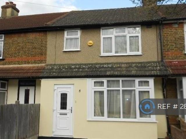 West Road, Romford, RM7 4 bed terraced house to rent £2,250 pcm £519 pw