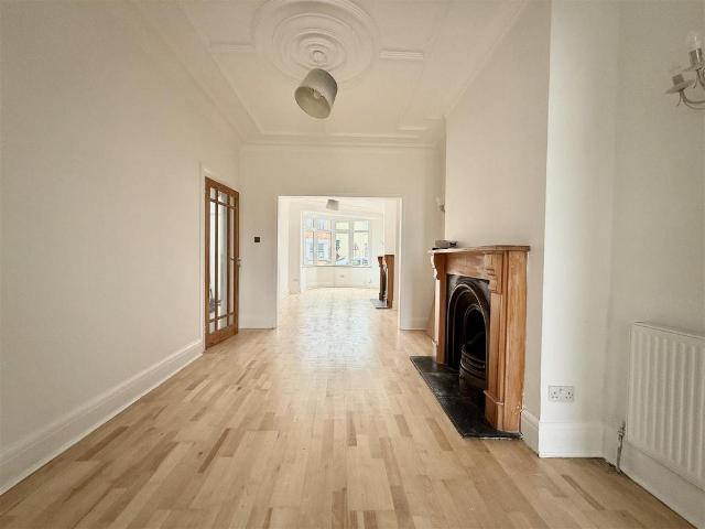 West Road, Westcliff On Sea 4 bed end of terrace house to rent £1,950 pcm £450 pw