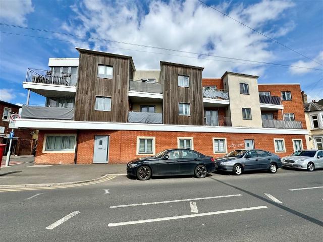 West Road, Westcliff On Sea SS0, 2 bed flat to rent, £1,250 pcm | PrimeLocation