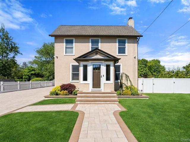 West St, West Islip, Home For Sale