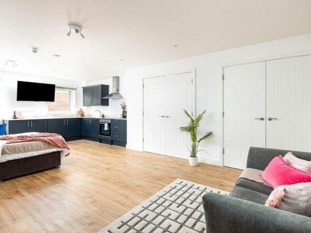 West Street 1 bed in a house share to rent £1,075 pcm £248 pw