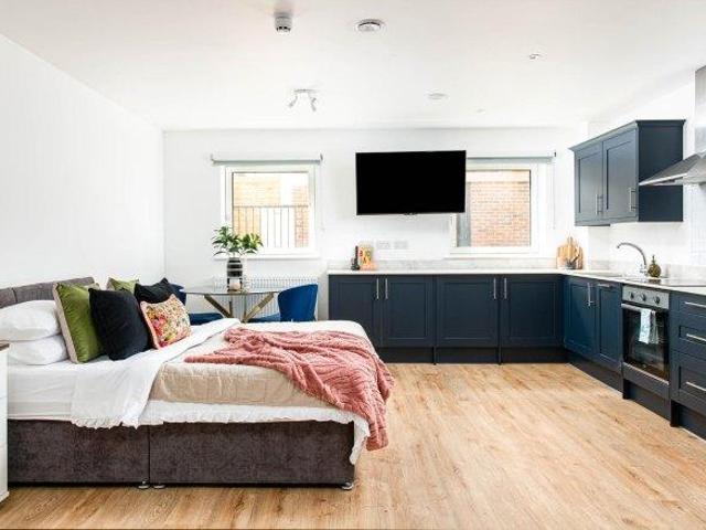 West Street 1 bed in a house share to rent £1,101 pcm £254 pw