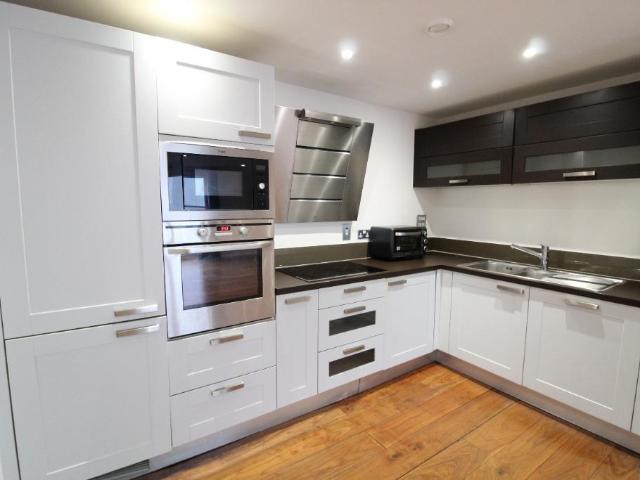 West Street 2 bed flat to rent £1,950 pcm £450 pw