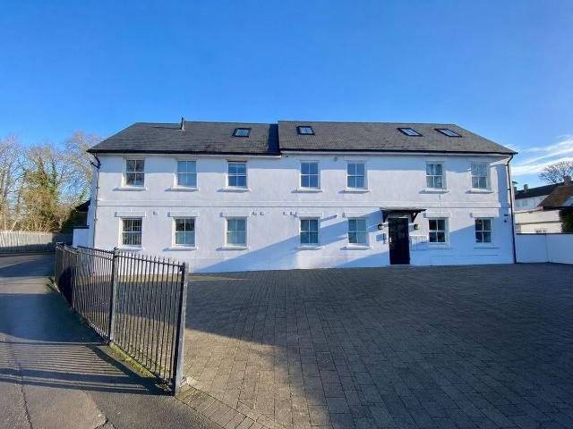 West Street, Victory House KT18, 2 bed flat to rent, £1,800 pcm | PrimeLocation