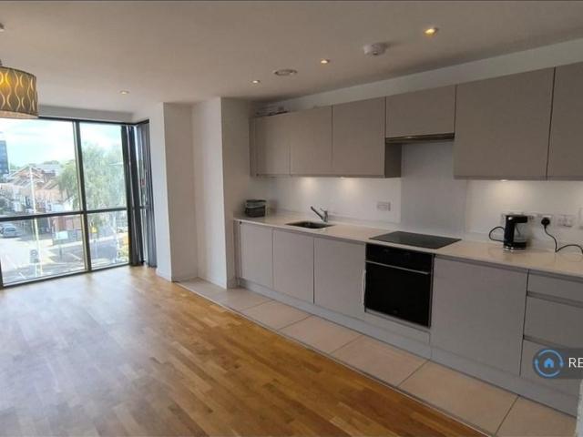 West Street, Watford, WD17 2 bed flat to rent £1,850 pcm £427 pw