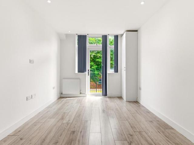 West Street, Bedfordshire LU6 1 bed apartment to rent £1,050 pcm £242 pw