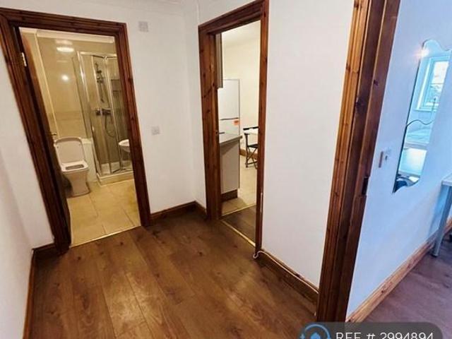 West Street, Brighton And Hove, BN1 2 bed flat to rent £1,800 pcm £415 pw