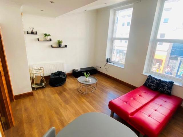 West Street, Brighton BN1 1 bed flat to rent £1,550 pcm £358 pw