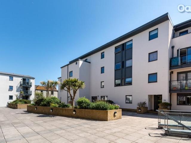 West Street, Brighton BN1 2 bed flat to rent £1,650 pcm £381 pw
