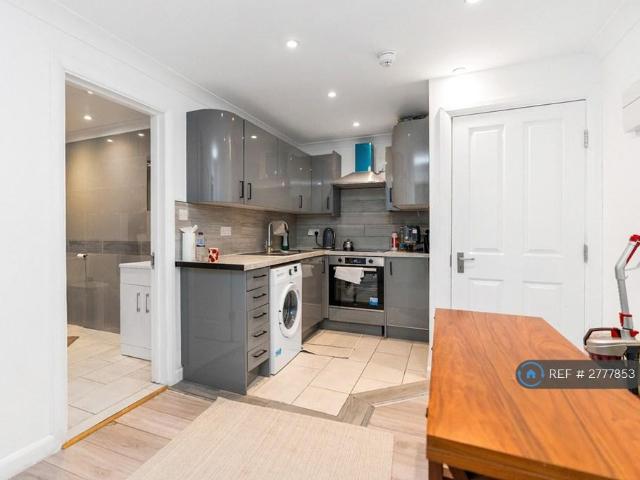 West Street, Brighton, BN1 2 bed flat to rent £1,650 pcm £381 pw