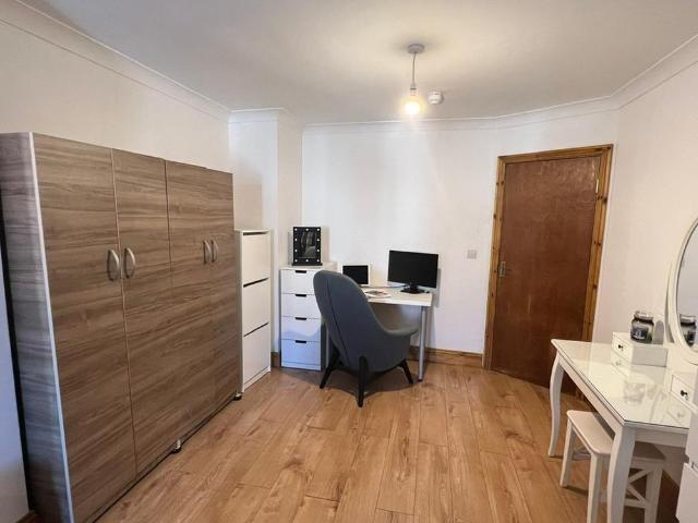West Street, Brighton BN1 2 bed flat to rent £1,800 pcm £415 pw