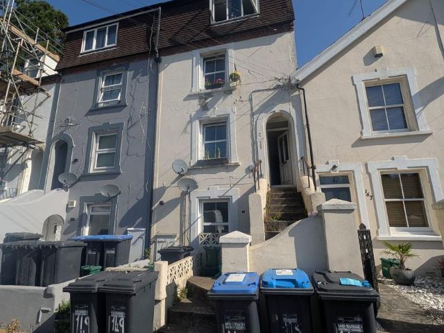 West Street, East Grinstead RH19, 1 bed flat to rent, £1,100 pcm | PrimeLocation