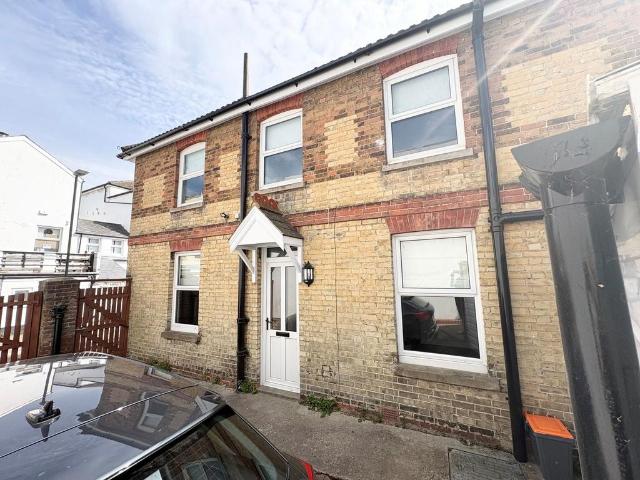 West Street, Eastbourne BN21 2 bed cottage to rent £1,495 pcm £345 pw