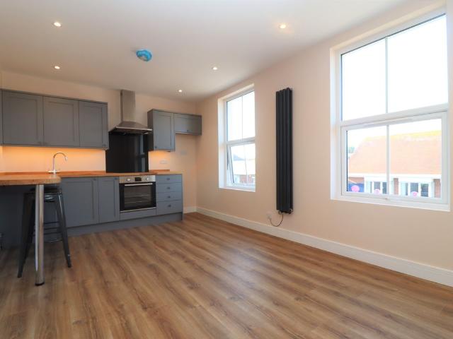 West Street, Fareham PO16, 1 bed flat to rent, £900 pcm | PrimeLocation