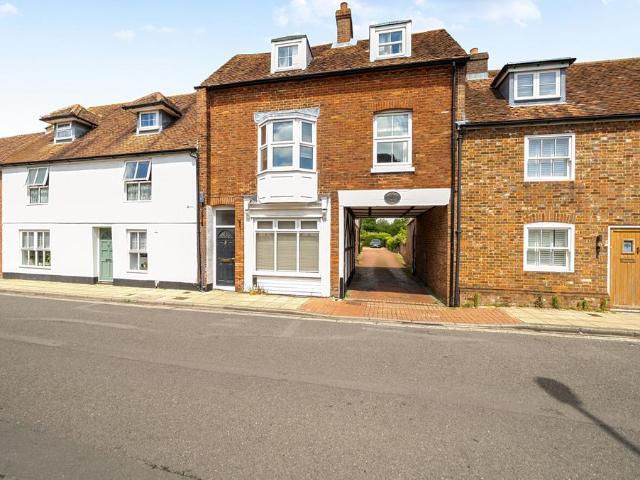 West Street, Hampshire PO9 2 bed flat to rent £1,125 pcm £260 pw