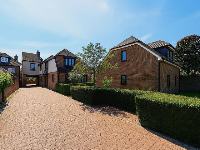 West Street, Havant, Hampshire PO9, 2 bed flat to rent, £1,150 pcm | PrimeLocation