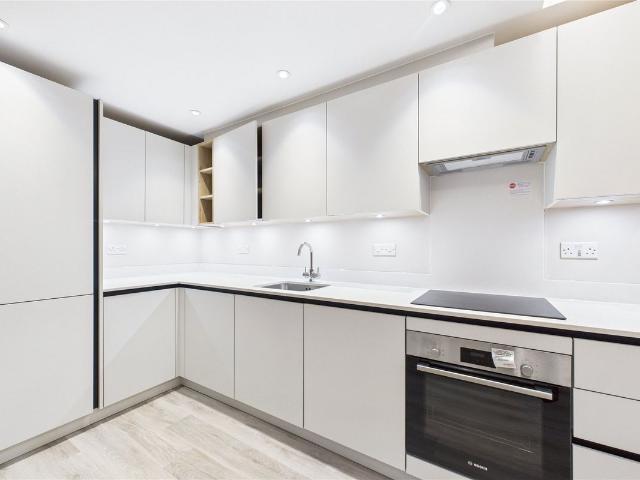 West Street, Maidenhead, Berkshire SL6, 1 bed flat to rent, £1,400 pcm | PrimeLocation