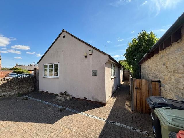 West Street, Olney MK46, 2 bed detached bungalow to rent, £1,250 pcm | PrimeLocation