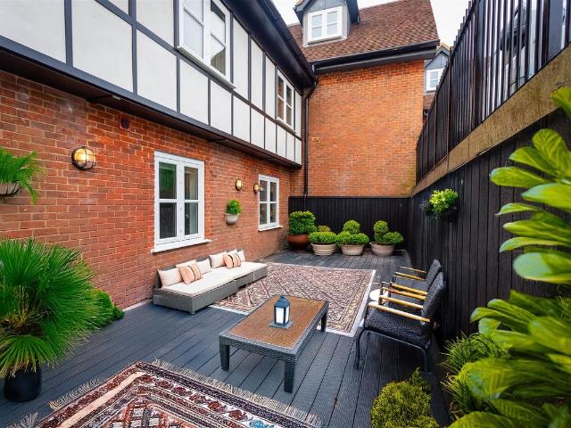West Street, Reigate RH2, 2 bed flat to rent, £1,950 pcm | PrimeLocation