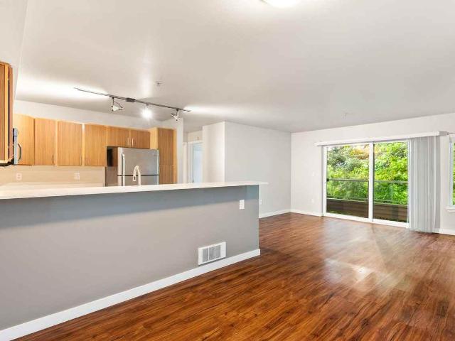 West Side Flats South 2 Bedroom Apartment for Rent at 3233 Sw Avalon Way, Seattle, WA 98126 North Delridge