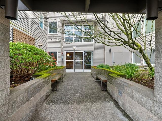 West Side Flats South 2 Bedroom Apartment for Rent at 3233 Sw Avalon Way, Seattle, WA 98126 North Delridge