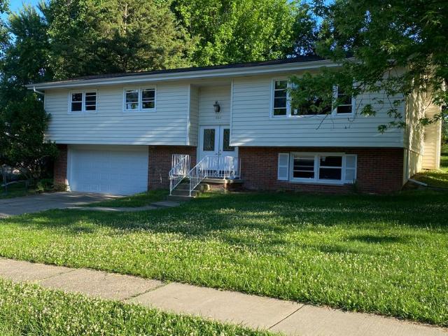 West side location 4br 2.5bth Finished Basement 2crg
