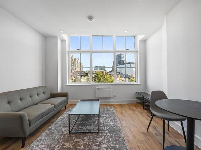 West Smithfield, London, EC1A 1 bed apartment to rent £2,708 pcm £625 pw
