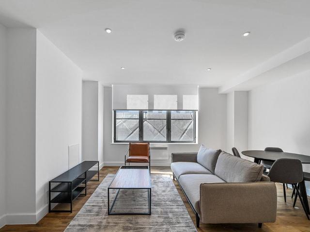West Smithfield, London, EC1A 2 bed apartment to rent £3,250 pcm £750 pw