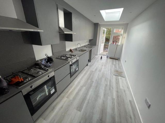 West Square, Iver, SL0 8 bed detached house to rent £5,000 pcm £1,154 pw