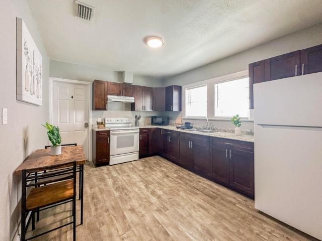 WEST TAMPA BUNGALOW! Center part of Tampa, AIRPOR