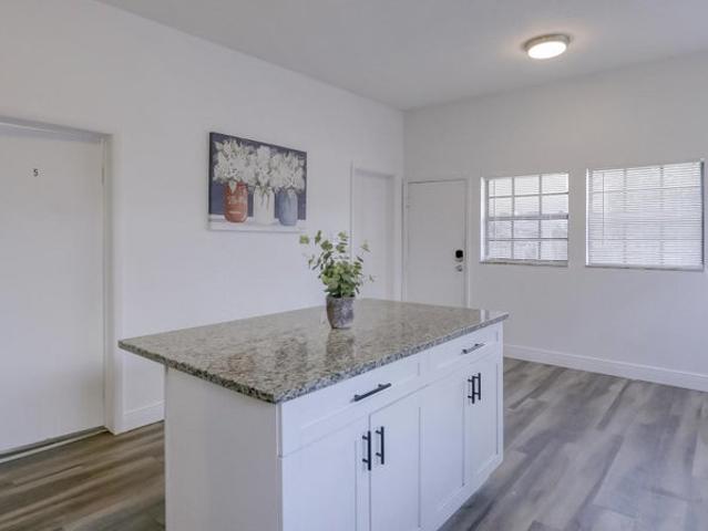 WEST TAMPA Homey & spacious Tampa House with Backy