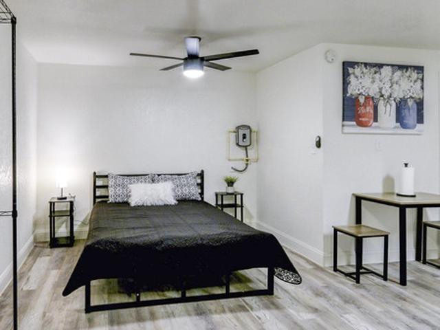 West tampa studio ! close to everything, lots space and great location. Come here and be all by yourself. No sharing !