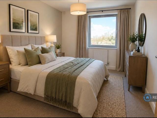 West Thamesmead, London, SE28 2 bed flat to rent £1,750 pcm £404 pw