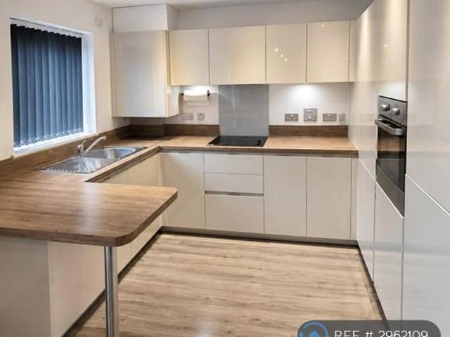 West Thurrock, Lakeside Shopping. 2 bed flat to rent £1,800 pcm £415 pw