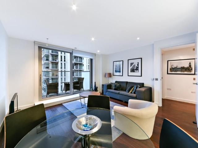 West Tower, 1 Pan Peninsula Square. 1 bed flat to rent £2,535 pcm £585 pw