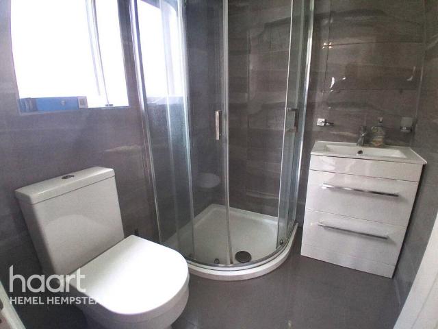 West Valley Road, Hemel Hempstead 3 bed semi detached house to rent £2,100 pcm £485 pw