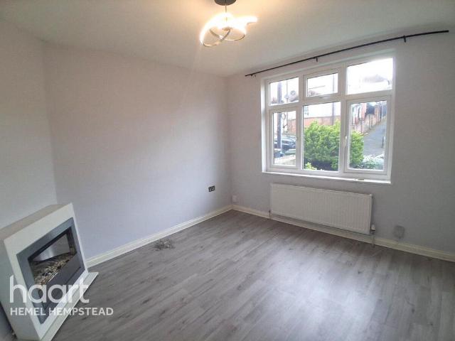 West Valley Road, Hemel Hempstead 3 bed semi detached house to rent £2,300 pcm £531 pw