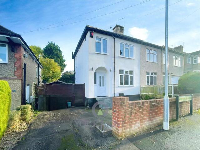 West Valley Road, Hertfordshire HP3 3 bed semi detached house to rent £2,100 pcm £485 pw