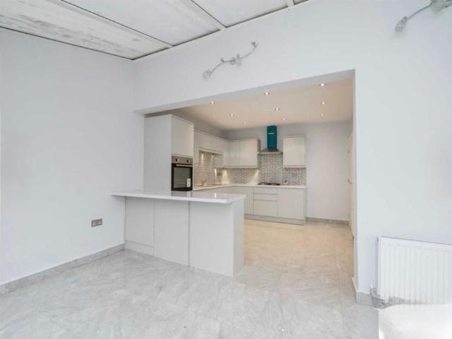 West Valley Road, Hertfordshire HP3, 3 bed shared accommodation to rent, £2,400 pcm | PrimeLocation