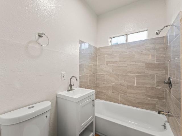 West Vernon Studio Apartment for Rent at 182 W Vernon Ave, Los Angeles, CA 90037