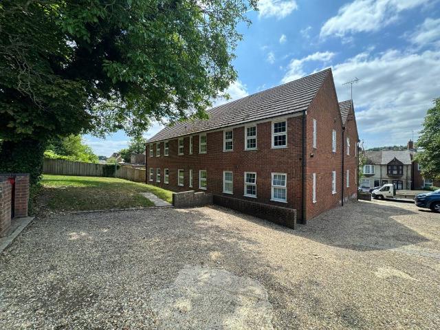 West Wycombe, High Wycombe HP11, 1 bed flat to rent, £1,350 pcm | PrimeLocation