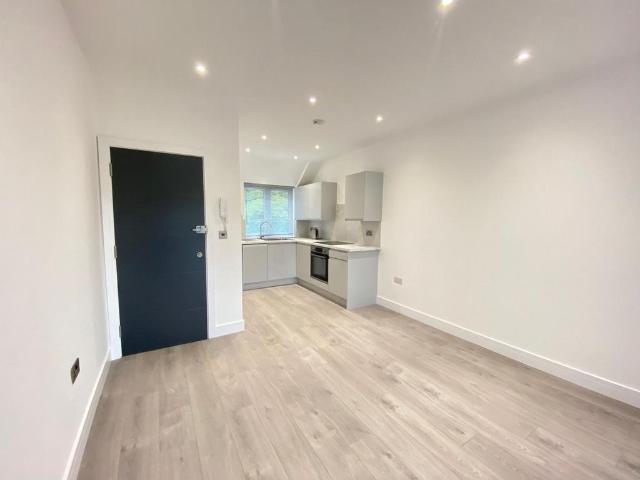 West Wycombe Road, 1 bed apartment to rent £1,275 pcm £294 pw